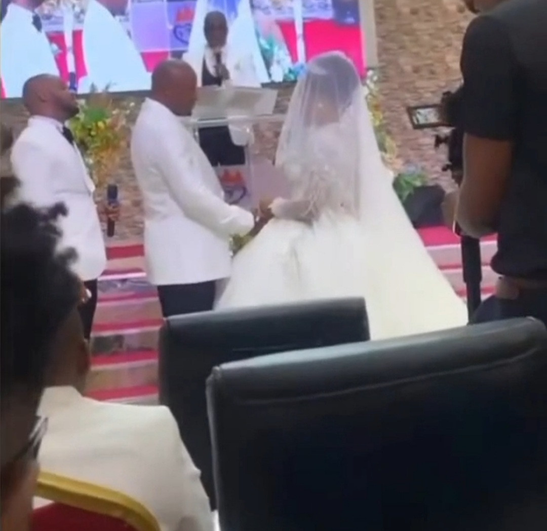 Davido’s Aide, Isreal DMW Holds White Wedding In Benin [Photos/Video] | Kanyi Daily News