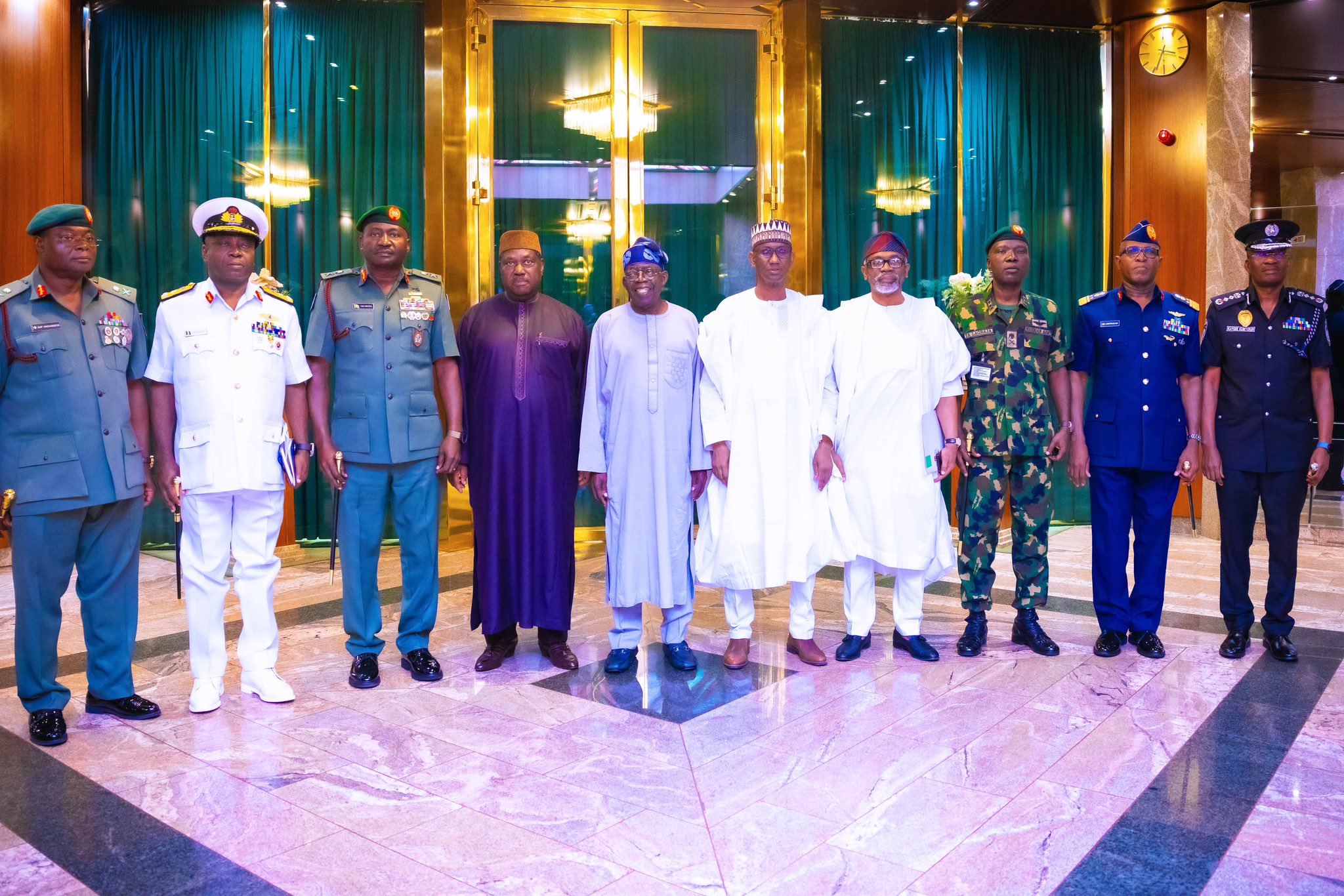 Tinubu Holds First Meeting With NSA, Service Chiefs In Abuja | Kanyi Daily News