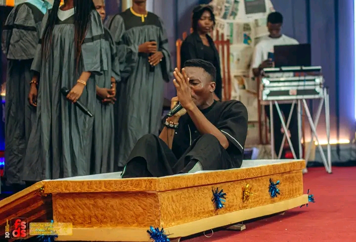 Outrage As Gospel Singer Onoja Arrives On Stage In Casket To Perform In ...