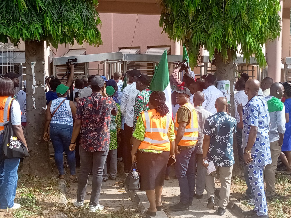 NLC Strike: Workers Stranded As Labour Shuts Down National Assembly ...