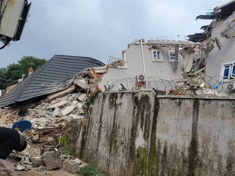 2 Storey Residential Building Collapse in Abuja, Many Trapped | Kanyi ...