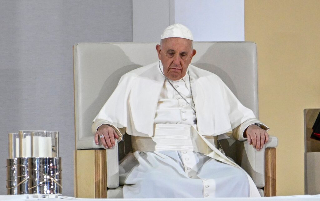 Pope Francis Placed Back On Ventilator After Suffering Two Respiratory Failures | Kanyi Daily News