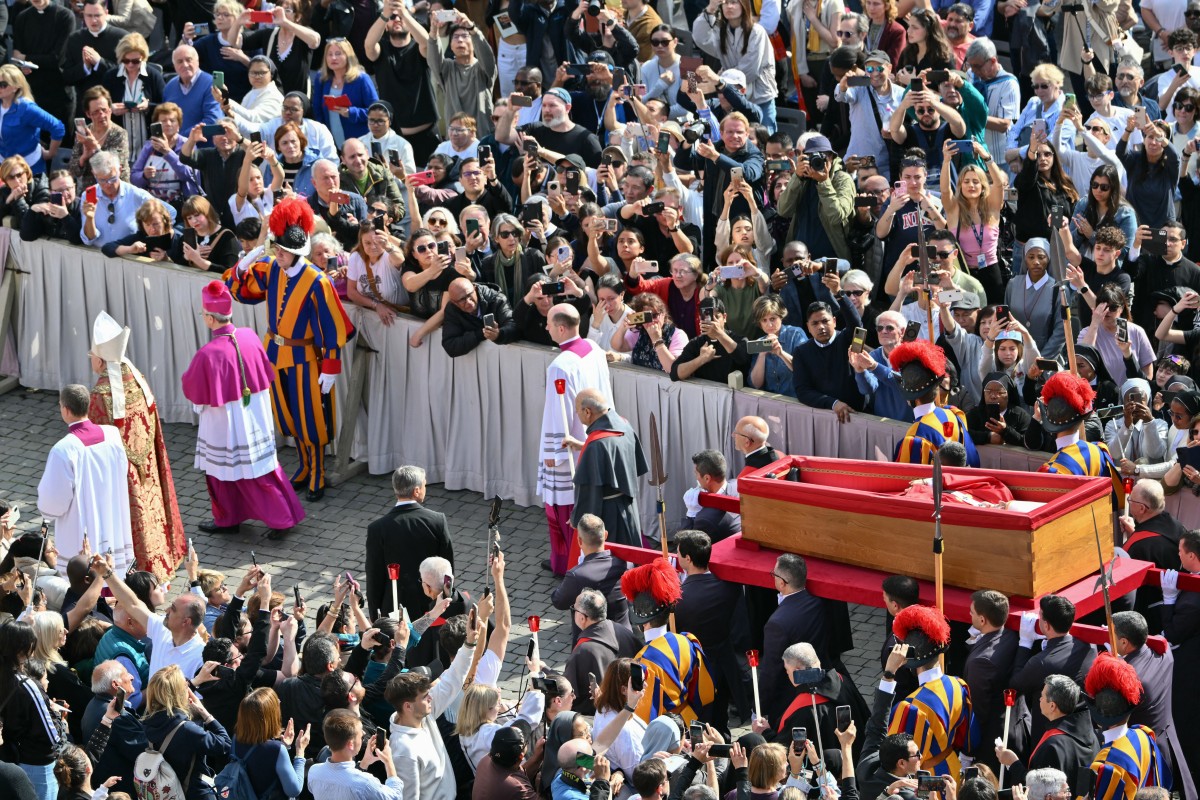 Pope Francis’ Coffin Carried To Saint Peter’s Basilica In Solemn ...