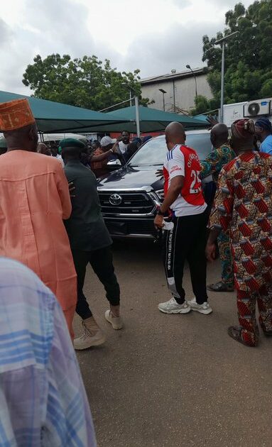 Lagos Council Chairman, Kolade Alabi Slumps During APC Meeting [Photos ...