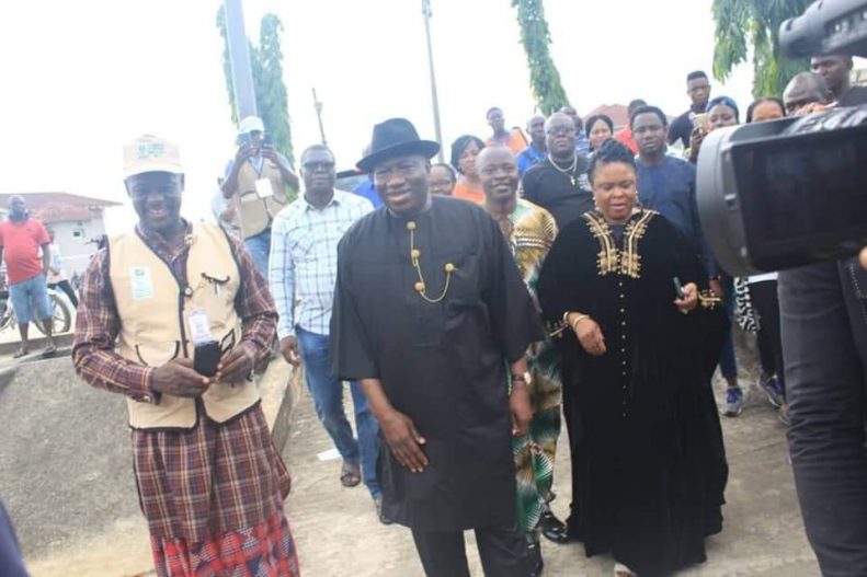 PHOTONEWS: Goodluck Jonathan and wife votes in Bayelsa State. | Kanyi ...